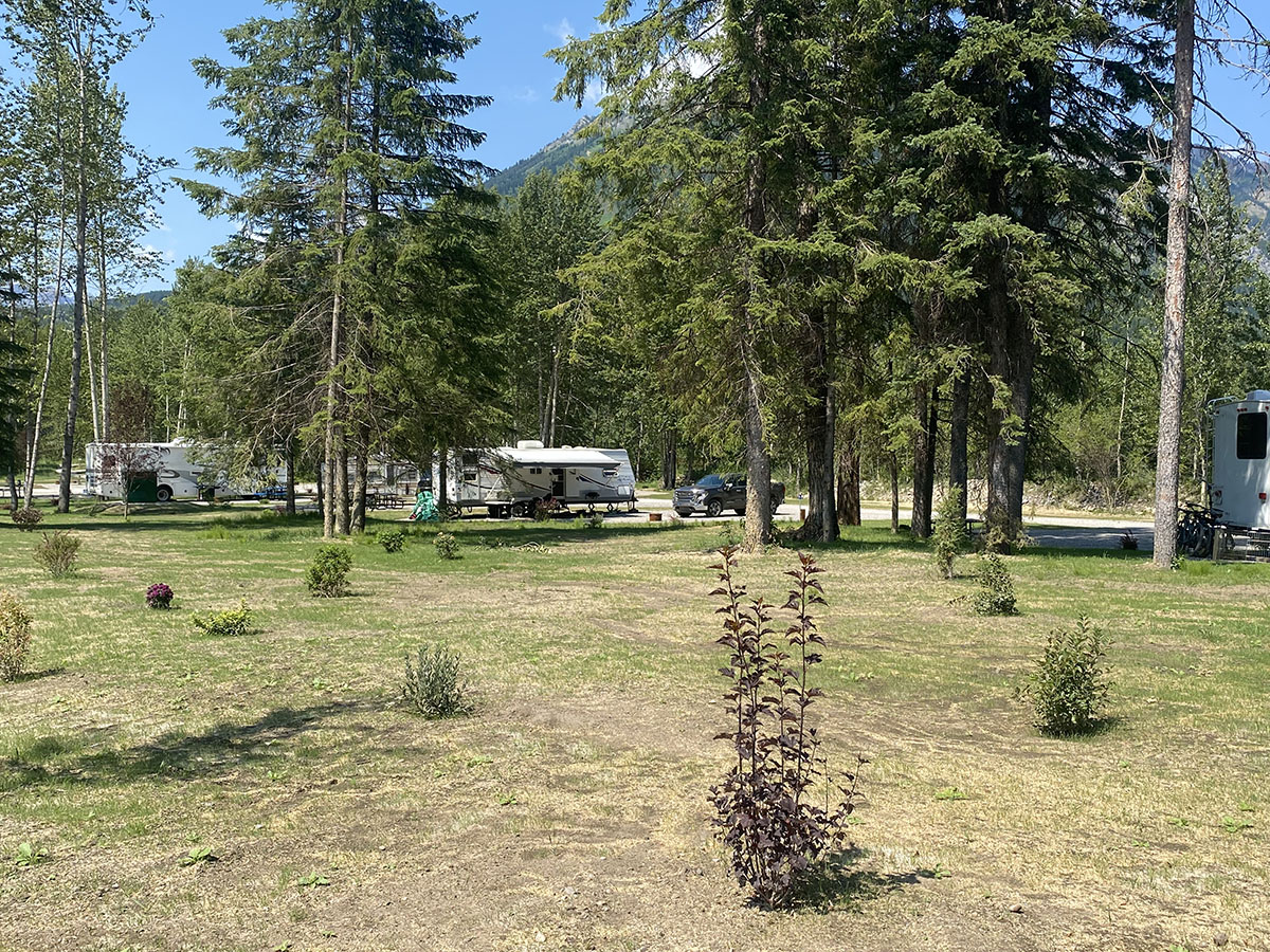 Riverside Sites open to Happy Campers! - Fernie RV Resort